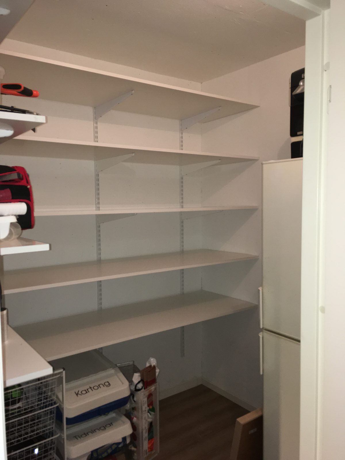 Elfa som förvaring i förråd - Tove Hugo